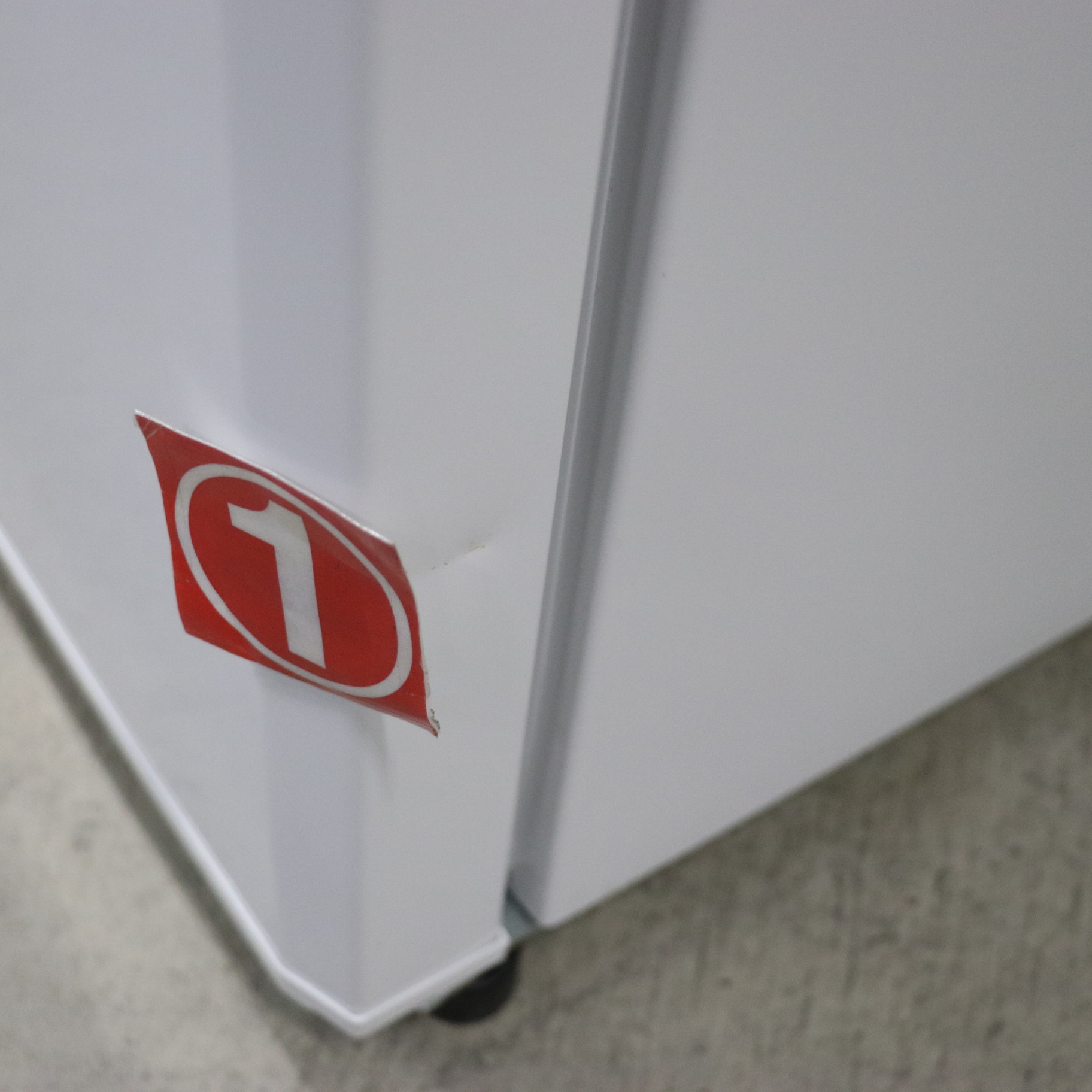 【中古】〔展示品〕 ファン式冷凍庫 Uシリーズ ホワイト MF-U12G-W [1ドア ／右開きタイプ ／121L] 07/24(日)値下げ！ [2133041236218] - リコレ ...