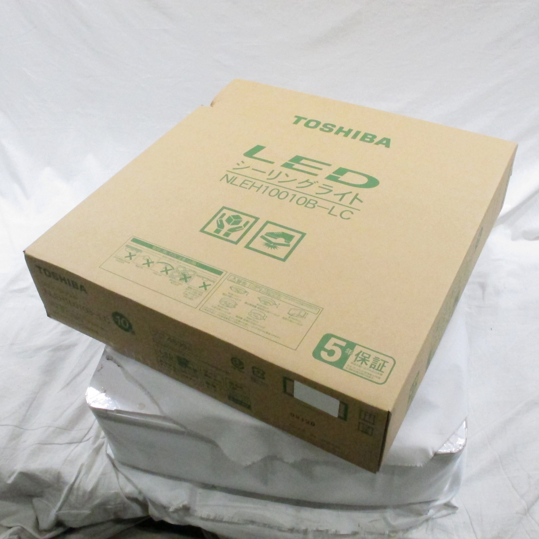 【中古】LEDシーリングライト【ワイド調色タイプ】【枠無】【10畳】 NLEH10010B-LC [10畳 ／リモコン付き ／昼光色〜電球色] 〔箱破損品〕 [2133045080954 ...