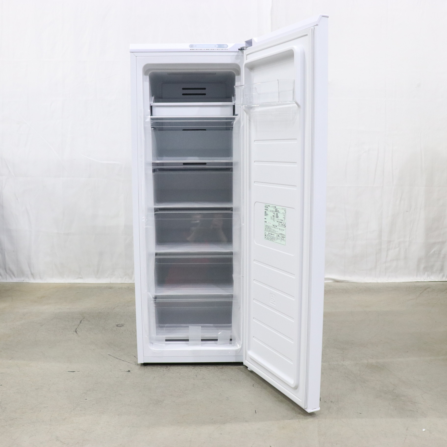 【中古】〔展示品〕 冷凍庫 KUSN-14A-W 自動霜取り フリーザー 前開き アルミトレイ付き ホワイト [1ドア ／右開きタイプ ...