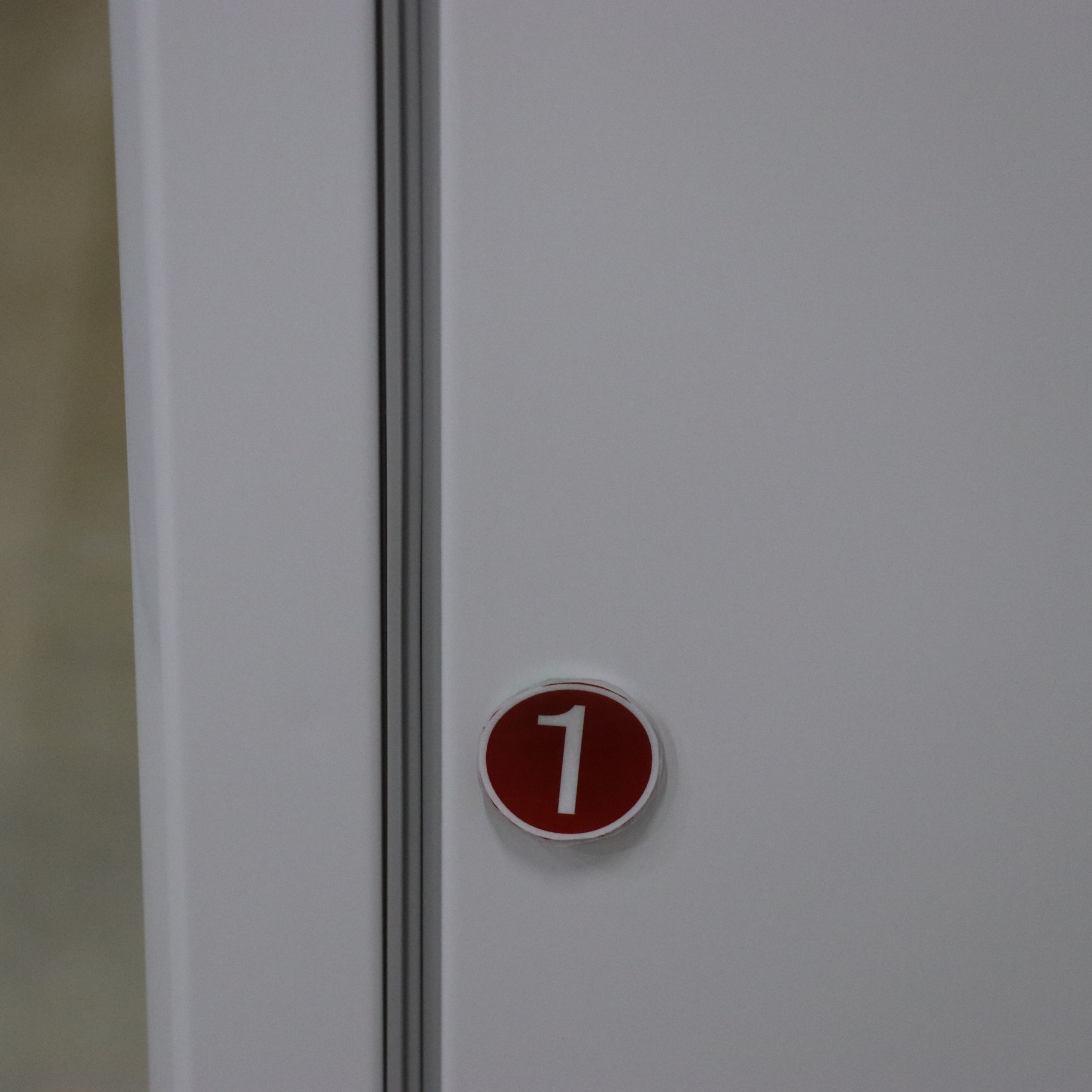 【中古】〔展示品〕 冷凍庫 ホワイト MF-U12H-W [幅48cm ／121L ／1ドア ／右開きタイプ ／2022年 ...