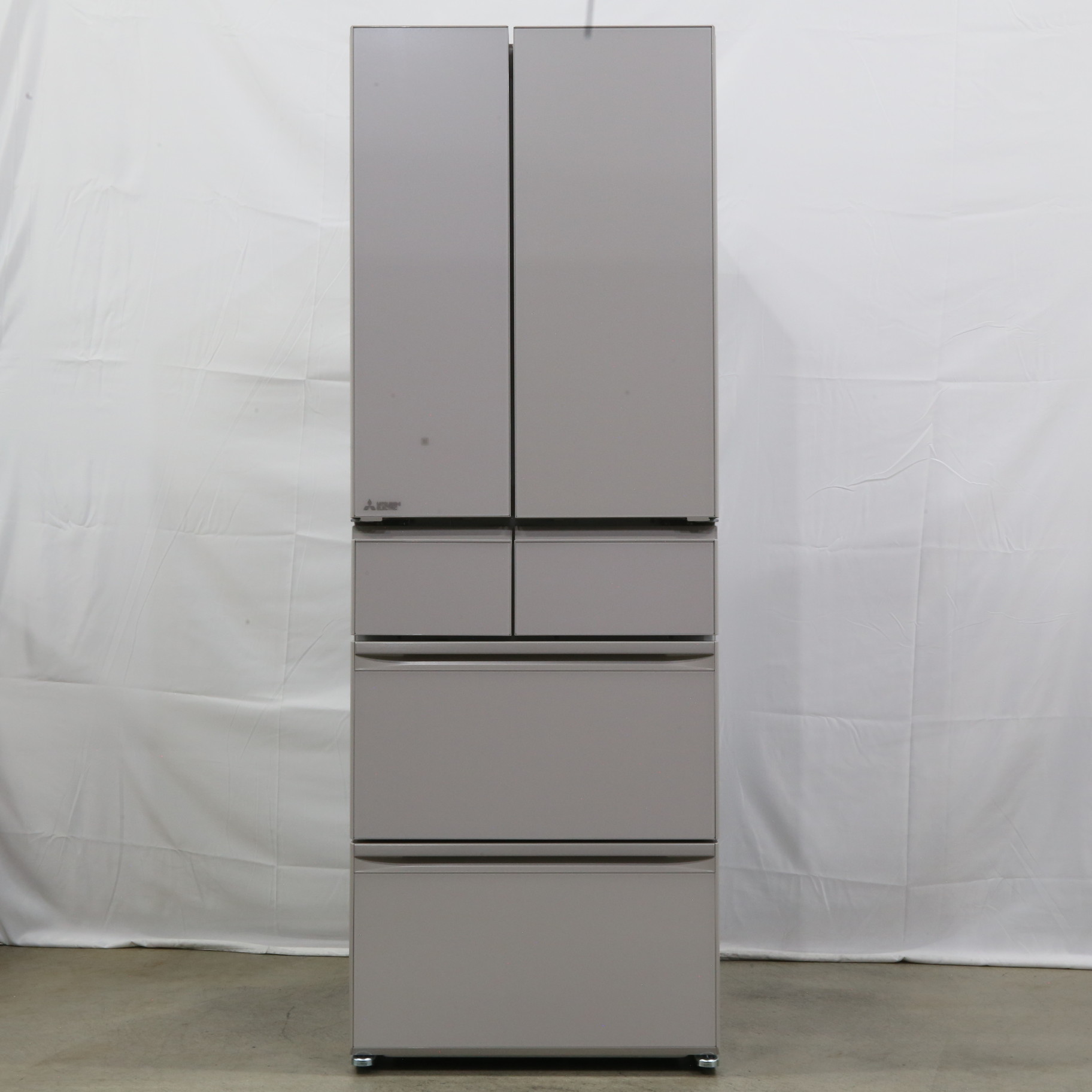 【中古】〔展示品〕 冷蔵庫 WZシリーズ グランドクレイベージュ MR-WZ55K-C [幅65.0(cm) ／547L ／6ドア ／観音開きタイプ ／2024年 ...