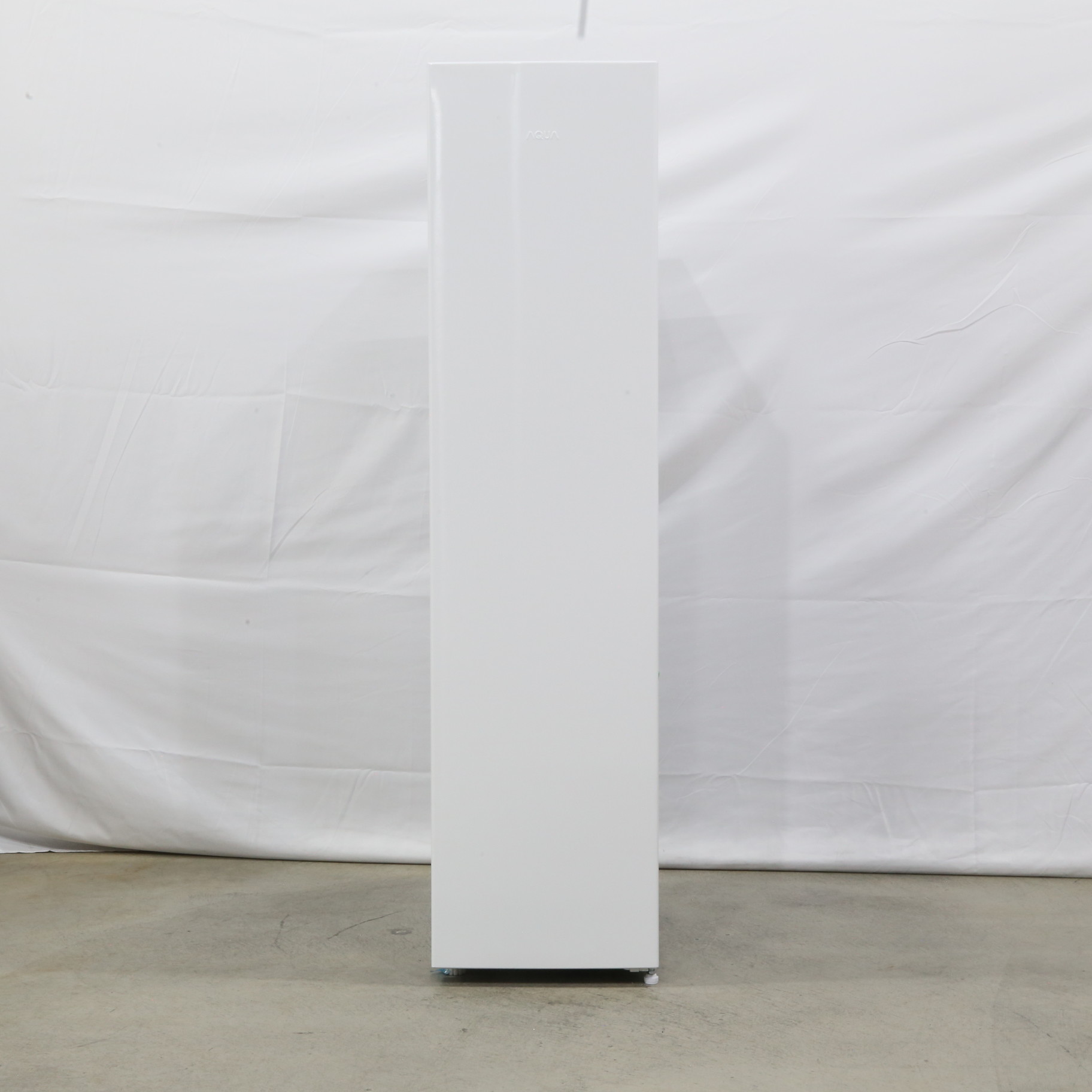 【中古】〔展示品〕 ファン式冷凍庫 スリムフリーザー ホワイト AQF-SF11P-W [幅36cm ／105L ／1ドア ／右開きタイプ ／2024年] [2133056809858 ...