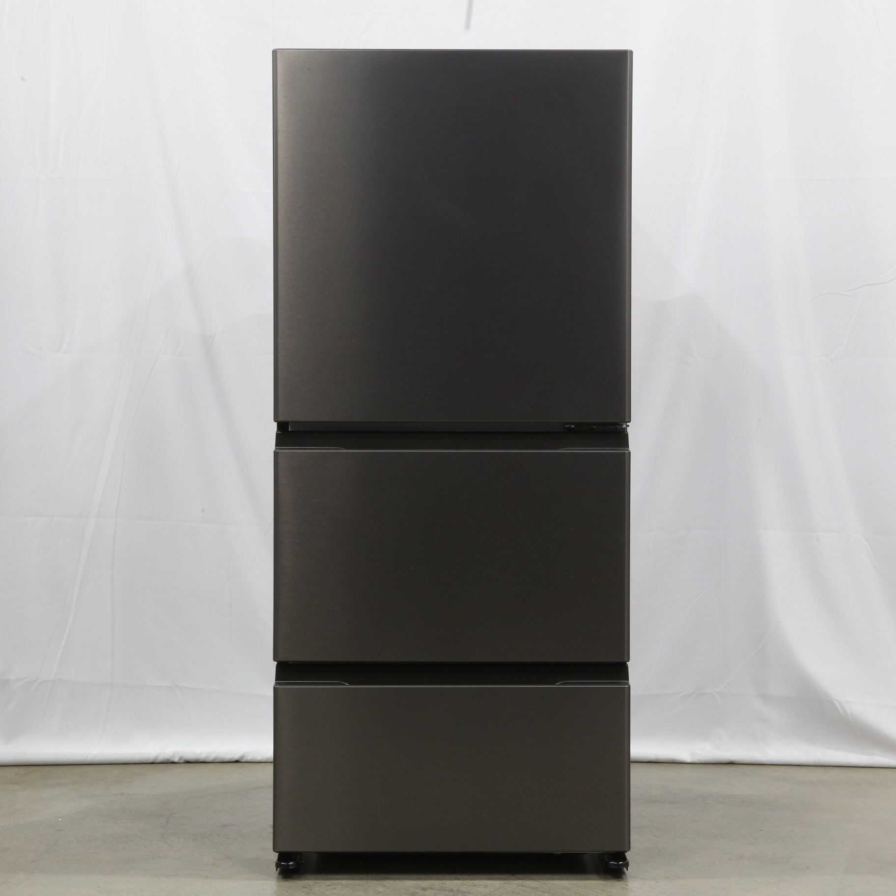 【中古】〔中古品〕 冷蔵庫 FREEZIA＋（フリージア・プラス） ブライトダークシルバー AQR-26R-DS [幅60cm ／262L ／3ドア ／右開きタイプ ／2024年 ...